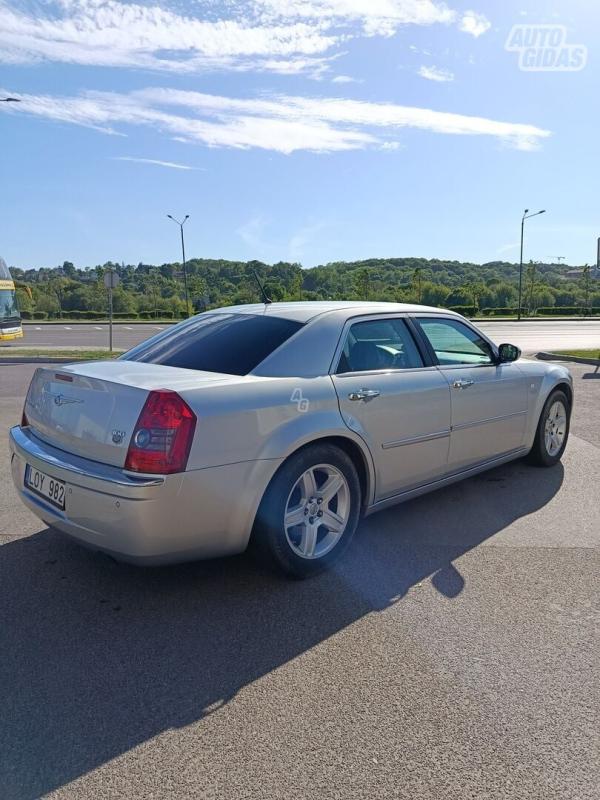 Chrysler 300C 2010 in Kaunas, with an engine capacity of 2.70 L and mileage of 275 thousand km for 2500 €, photo 5 on AUTOMOTO.COM.LV