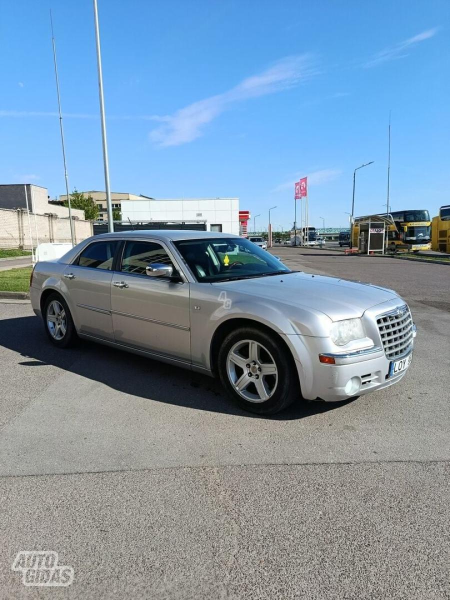 Крайслер 300C 2010 в Каунас, объемом двигателя 2.70 л и пробегом 275 тыс. км за 2500 €, фото 7 на AUTOMOTO.COM.LV