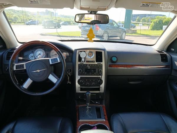 Chrysler 300C 2010 in Kaunas, with an engine capacity of 2.70 L and mileage of 275 thousand km for 2500 €, photo 7 on AUTOMOTO.COM.LV