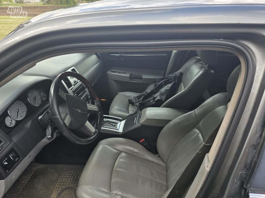 Chrysler 300C 2005 in Varena, with an engine capacity of 3.00 L and mileage of 520 thousand km for 1750 €, photo 10 on AUTOMOTO.COM.LV