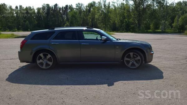 Chrysler 300C 2007 in Jurmala, with an engine capacity of 3.00 L and mileage of 281 thousand km for 4300 €, photo 4 on AUTOMOTO.COM.LV