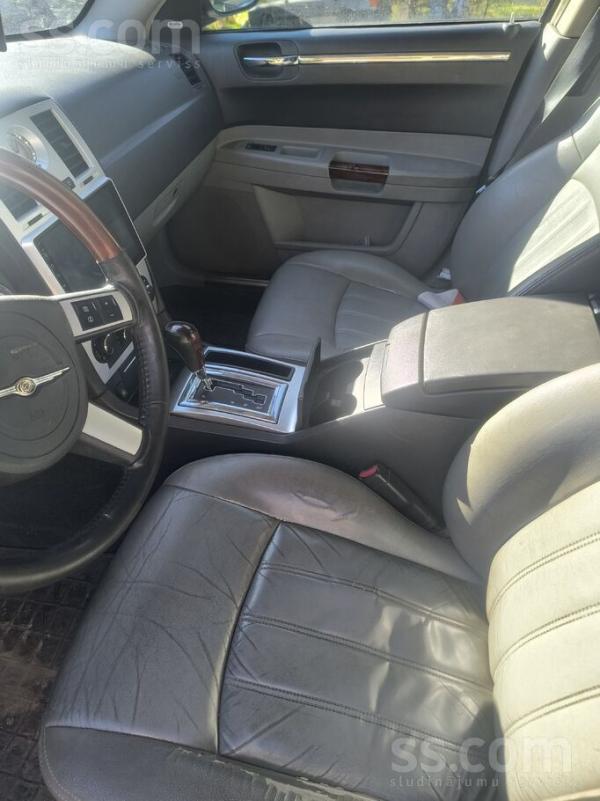 Крайслер 300C 2007 в Алуксне, объемом двигателя 3.00 л и пробегом 400 тыс. км за 1000 €, фото 5 на AUTOMOTO.COM.LV