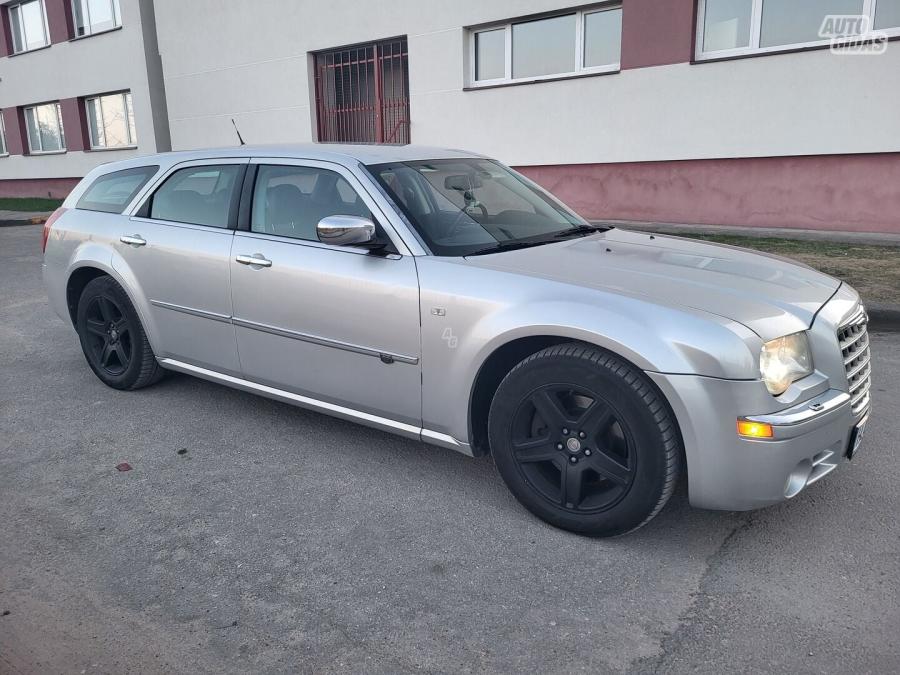 Chrysler 300C 2008 in Vilnius, with an engine capacity of 3.00 L and mileage of 285 thousand km for 3200 €, photo 3 on AUTOMOTO.COM.LV