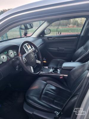 Chrysler 300C 2008 in Vilnius, with an engine capacity of 3.00 L and mileage of 285 thousand km for 3200 €, photo 7 on AUTOMOTO.COM.LV