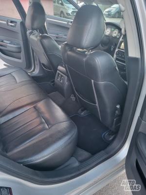 Chrysler 300C 2008 in Vilnius, with an engine capacity of 3.00 L and mileage of 285 thousand km for 3200 €, photo 10 on AUTOMOTO.COM.LV