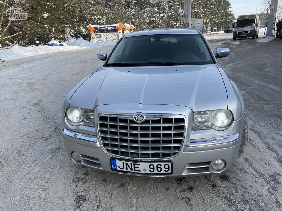 Chrysler 300C 2009 in Varena, with an engine capacity of 3.00 L and mileage of 300 thousand km for 2400 €, photo 2 on AUTOMOTO.COM.LV