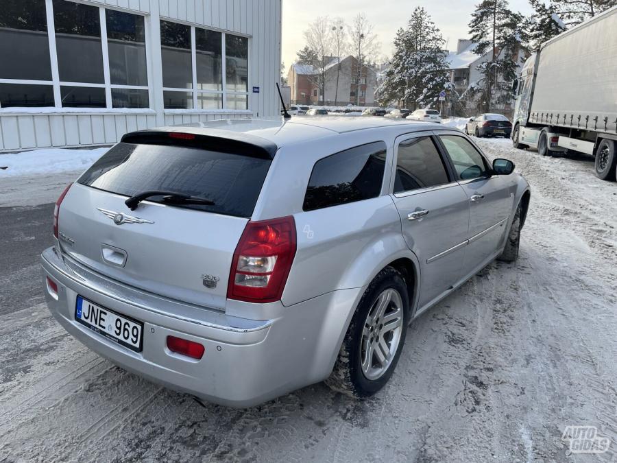 Chrysler 300C 2009 in Varena, with an engine capacity of 3.00 L and mileage of 300 thousand km for 2400 €, photo 6 on AUTOMOTO.COM.LV