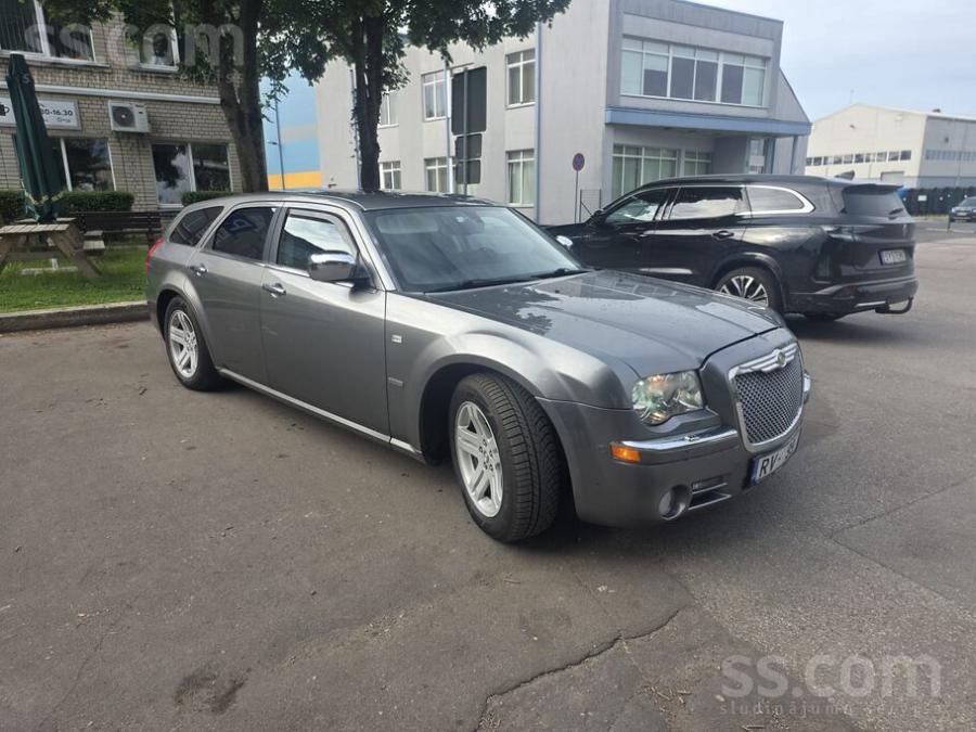 Chrysler 300C 2010 Rīga, ar dzinēja tilpumu 3.00 L un nobraukumu 235 tūkst. km par 5600 €, foto 3 vietnē AUTOMOTO.COM.LV