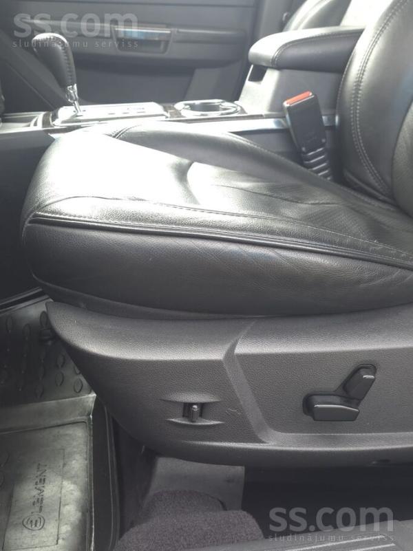 Chrysler 300C 2010 in Riga, with an engine capacity of 3.00 L and mileage of 235 thousand km for 5600 €, photo 9 on AUTOMOTO.COM.LV