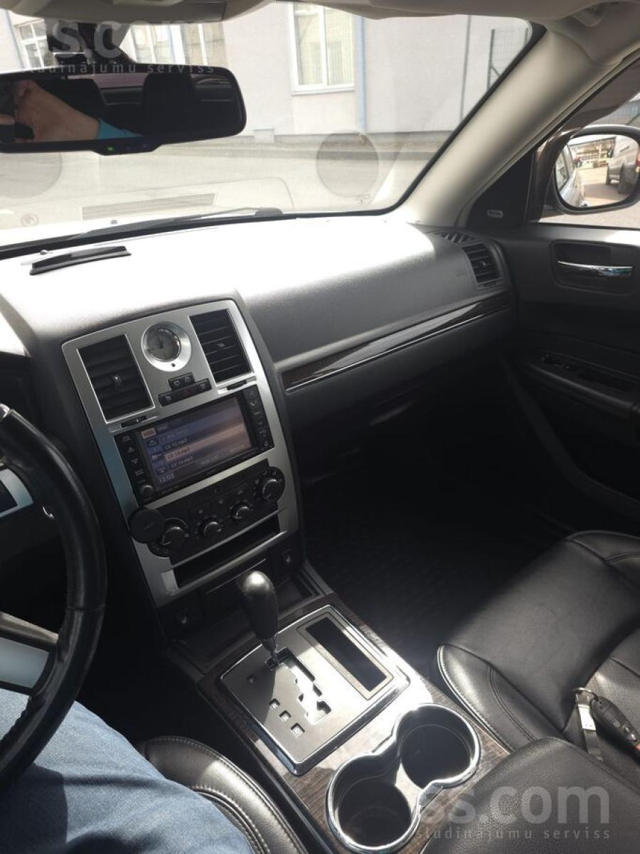 Chrysler 300C 2010 Rīga, ar dzinēja tilpumu 3.00 L un nobraukumu 235 tūkst. km par 5600 €, foto 15 vietnē AUTOMOTO.COM.LV