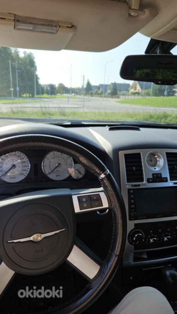 Chrysler 300C 2011 in Tallinn, with an engine capacity of 3.00 L and mileage of 281 thousand km for 5199 €, photo 4 on AUTOMOTO.COM.LV