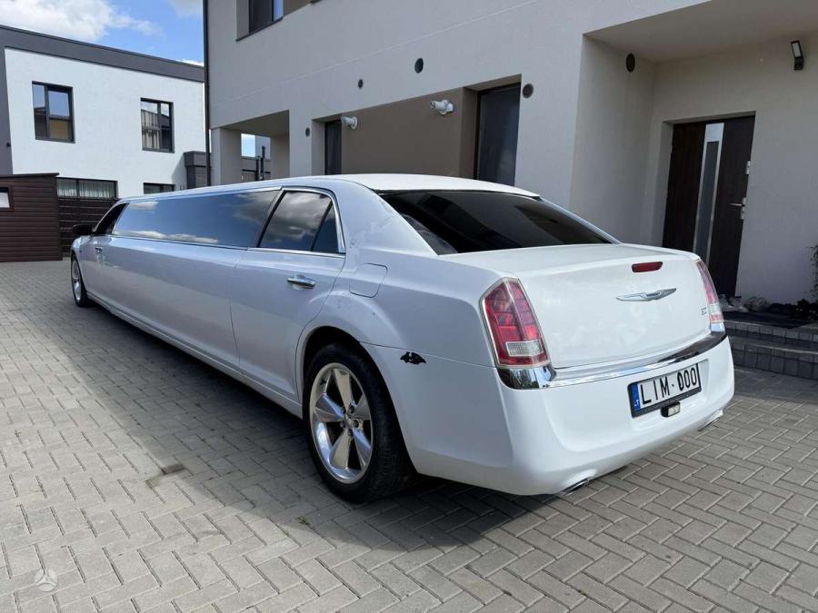 Белый Крайслер 300C 2011 в Вильнюс, объемом двигателя 3.61 л и пробегом 185 тыс. км за 14900 €, фото 3 на AUTOMOTO.COM.LV