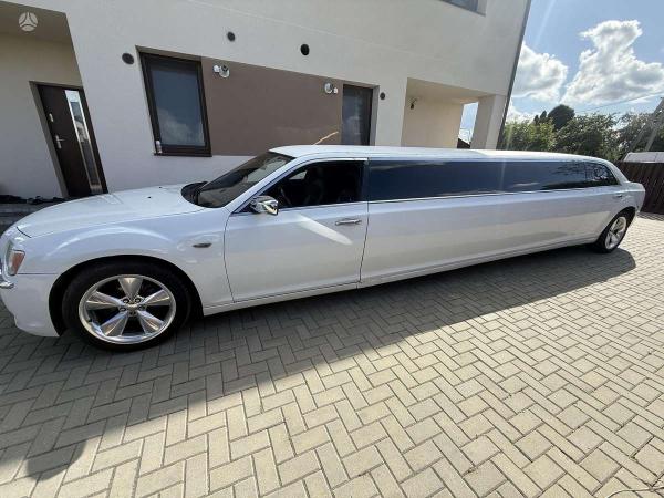 Белый Крайслер 300C 2011 в Вильнюс, объемом двигателя 3.61 л и пробегом 185 тыс. км за 14900 €, фото 9 на AUTOMOTO.COM.LV
