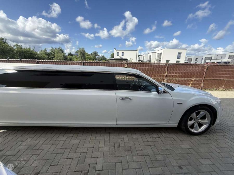 Белый Крайслер 300C 2011 в Вильнюс, объемом двигателя 3.61 л и пробегом 185 тыс. км за 14900 €, фото 11 на AUTOMOTO.COM.LV