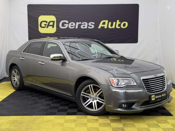 White Chrysler 300C 2012 in Vilnius, with an engine capacity of 2.99 L and mileage of 226 thousand km for 10999 €, photo 3 on AUTOMOTO.COM.LV