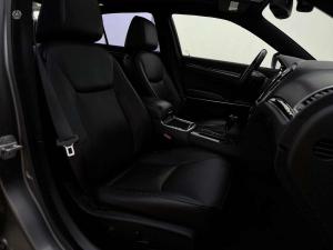 White Chrysler 300C 2012 in Vilnius, with an engine capacity of 2.99 L and mileage of 226 thousand km for 10999 €, photo 14 on AUTOMOTO.COM.LV