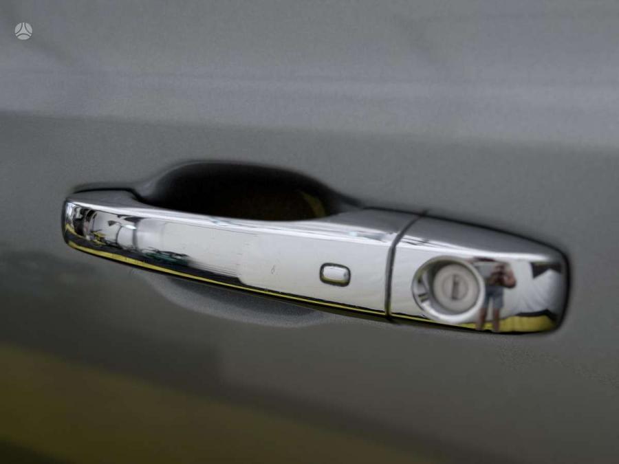 White Chrysler 300C 2012 in Vilnius, with an engine capacity of 2.99 L and mileage of 226 thousand km for 10999 €, photo 20 on AUTOMOTO.COM.LV