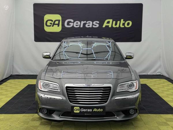 Белый Крайслер 300C 2012 в Вильнюс, объемом двигателя 2.99 л и пробегом 226 тыс. км за 10999 €, фото 8 на AUTOMOTO.COM.LV