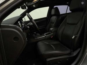White Chrysler 300C 2012 in Vilnius, with an engine capacity of 2.99 L and mileage of 226 thousand km for 10999 €, photo 11 on AUTOMOTO.COM.LV
