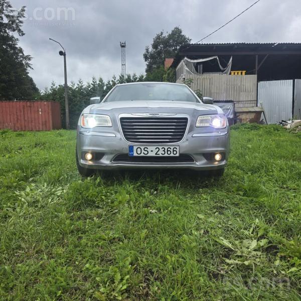 Белый Крайслер 300C 2012 в Рига, объемом двигателя 3.00 л и пробегом 205 тыс. км за 3650 €, фото 1 на AUTOMOTO.COM.LV