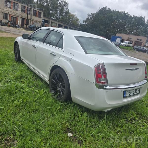 Белый Крайслер 300C 2012 в Рига, объемом двигателя 3.00 л и пробегом 205 тыс. км за 3650 €, фото 3 на AUTOMOTO.COM.LV