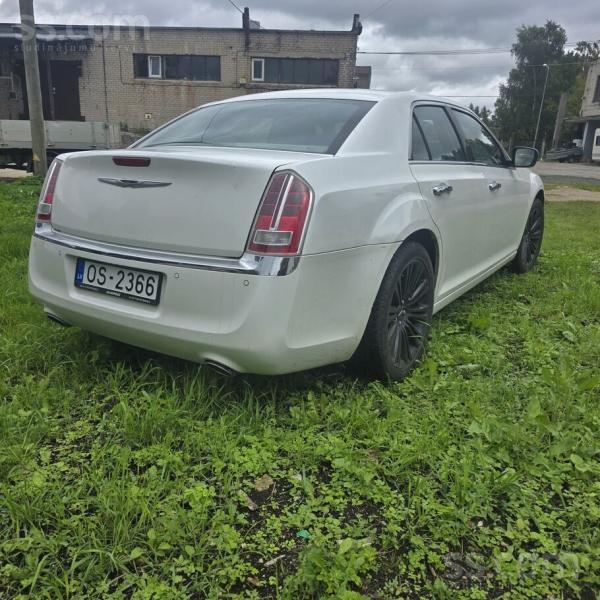 Белый Крайслер 300C 2012 в Рига, объемом двигателя 3.00 л и пробегом 205 тыс. км за 3650 €, фото 5 на AUTOMOTO.COM.LV