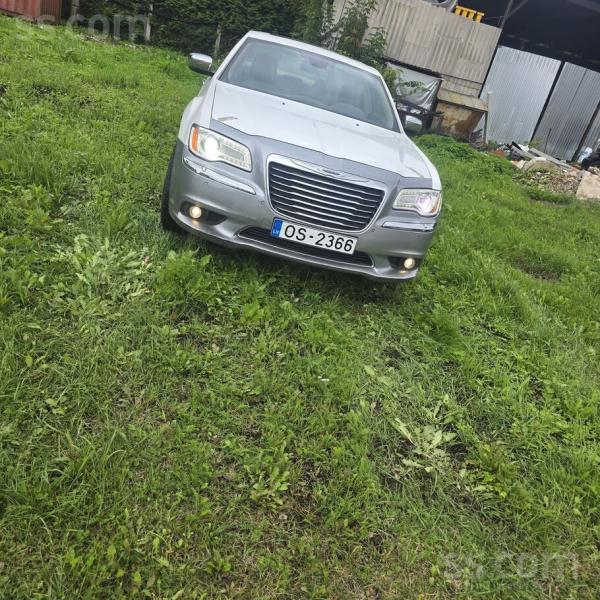 Белый Крайслер 300C 2012 в Рига, объемом двигателя 3.00 л и пробегом 205 тыс. км за 3650 €, фото 6 на AUTOMOTO.COM.LV