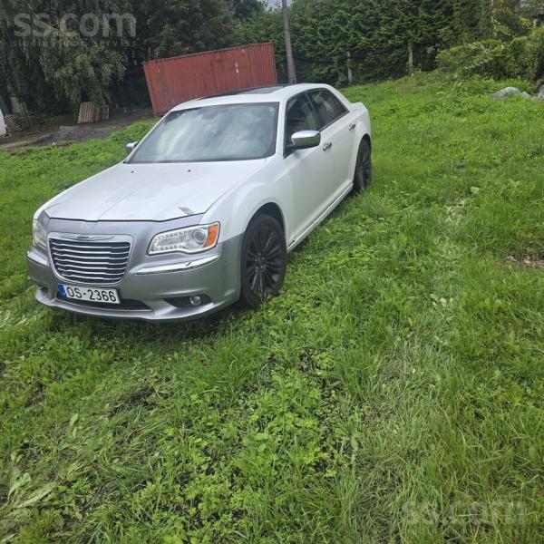 Белый Крайслер 300C 2012 в Рига, объемом двигателя 3.00 л и пробегом 205 тыс. км за 3650 €, фото 8 на AUTOMOTO.COM.LV