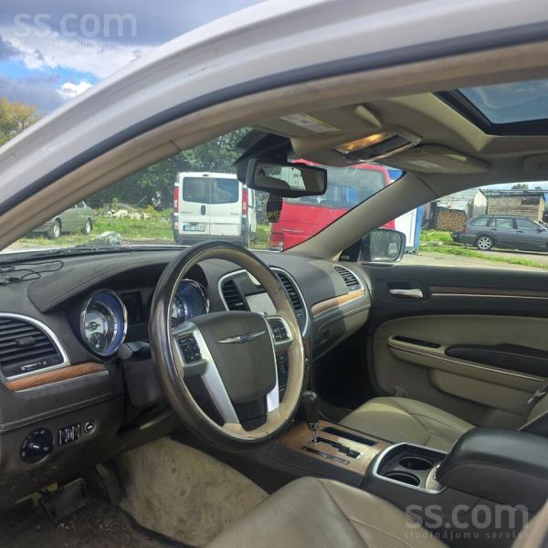 Белый Крайслер 300C 2012 в Рига, объемом двигателя 3.00 л и пробегом 205 тыс. км за 3650 €, фото 9 на AUTOMOTO.COM.LV