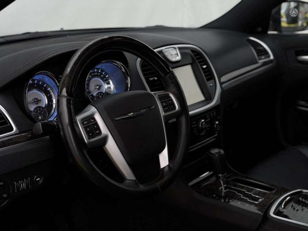 Белый Крайслер 300C 2012 в Вильнюс, объемом двигателя 2.99 л и пробегом 226 тыс. км за 10999 €, фото 10 на AUTOMOTO.COM.LV