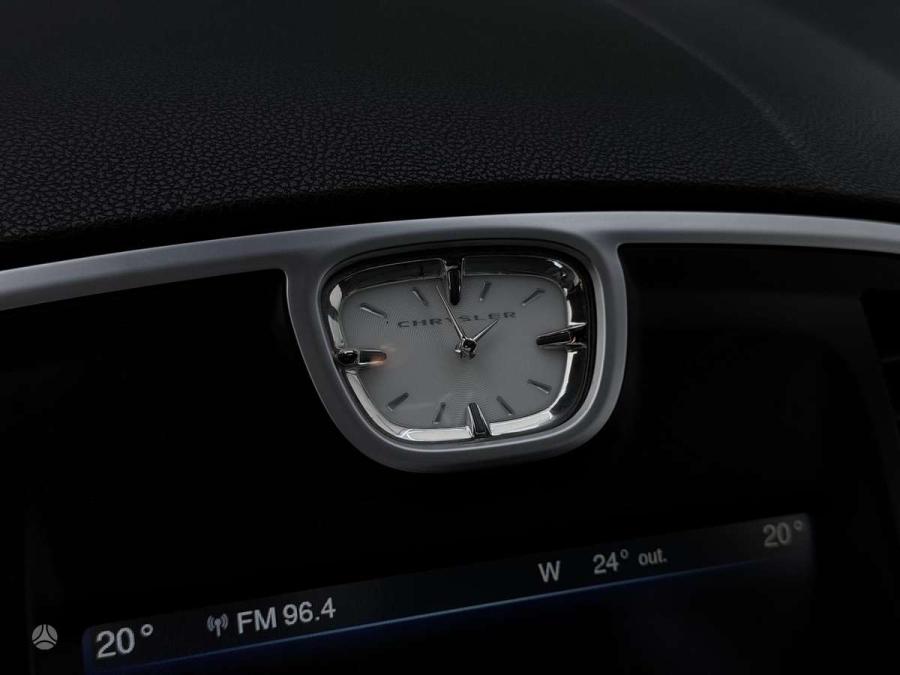 Белый Крайслер 300C 2012 в Вильнюс, объемом двигателя 2.99 л и пробегом 226 тыс. км за 10999 €, фото 30 на AUTOMOTO.COM.LV