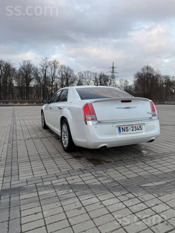 Белый Крайслер 300C 2014 в Рига, объемом двигателя 3.60 л и пробегом 176 тыс. км за 13500 €, фото 3 на AUTOMOTO.COM.LV