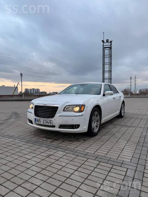 Белый Крайслер 300C 2014 в Рига, объемом двигателя 3.60 л и пробегом 176 тыс. км за 13500 €, фото 5 на AUTOMOTO.COM.LV