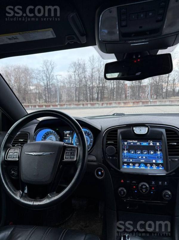 Белый Крайслер 300C 2014 в Рига, объемом двигателя 3.60 л и пробегом 176 тыс. км за 13500 €, фото 9 на AUTOMOTO.COM.LV