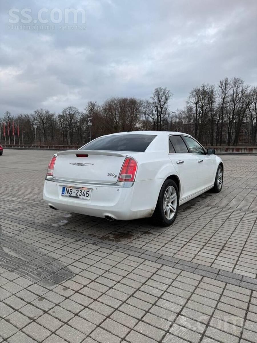 Белый Крайслер 300C 2014 в Рига, объемом двигателя 3.60 л и пробегом 176 тыс. км за 13500 €, фото 5 на AUTOMOTO.COM.LV