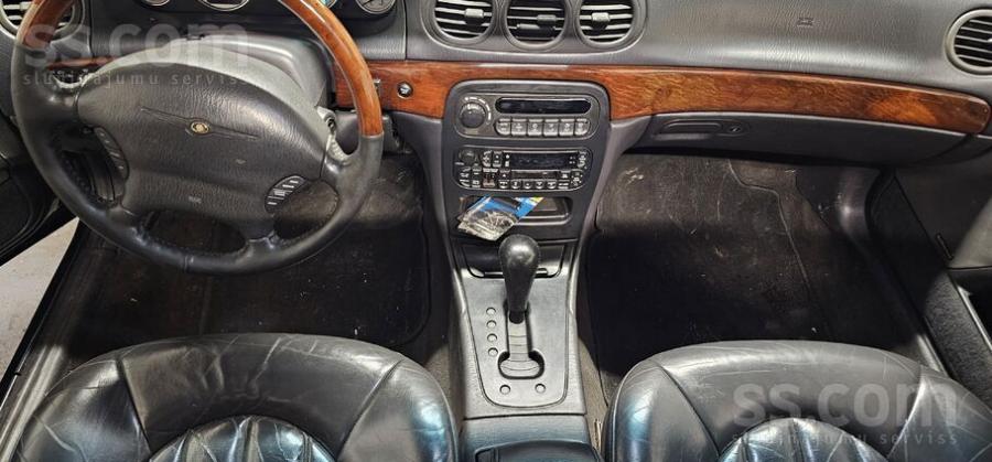 Melns Chrysler 300M 1999 Rīga, ar dzinēja tilpumu 3.50 L un nobraukumu 326 tūkst. km par 950 €, foto 4 vietnē AUTOMOTO.COM.LV