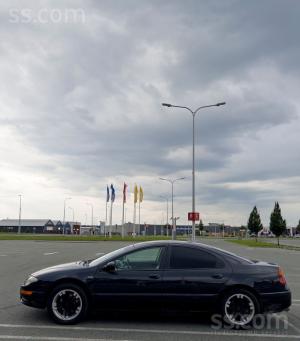 Black Chrysler 300M 1999 in Riga, with an engine capacity of 3.50 L and mileage of 327 thousand km for 700 €, photo 3 on AUTOMOTO.COM.LV