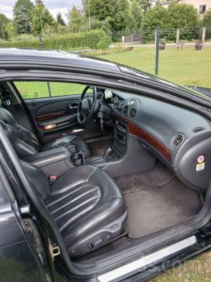Black Chrysler 300M 2001 in Riga, with an engine capacity of 3.50 L and mileage of 245 thousand km for 1450 €, photo 7 on AUTOMOTO.COM.LV