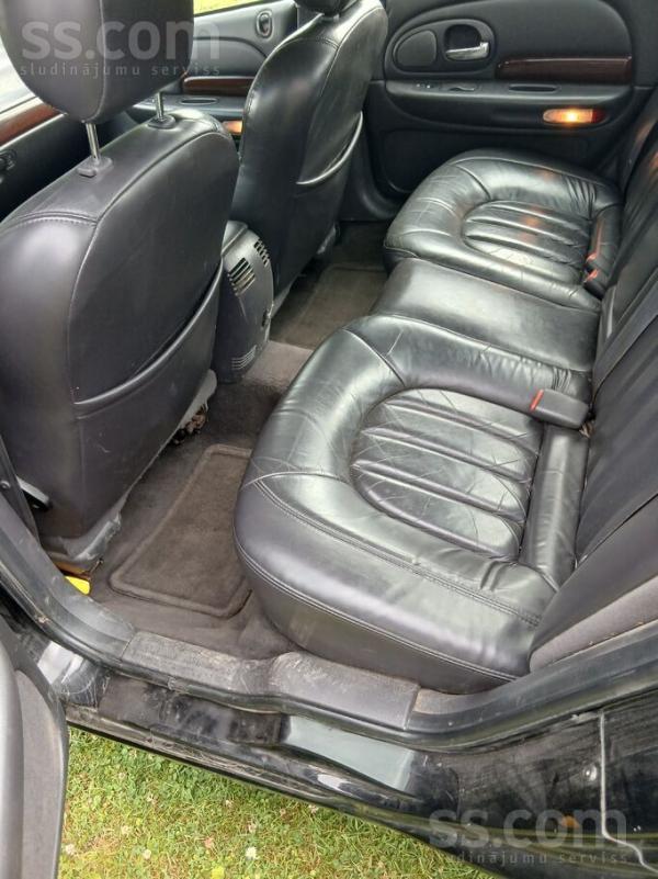 Black Chrysler 300M 2001 in Riga, with an engine capacity of 3.50 L and mileage of 245 thousand km for 1450 €, photo 7 on AUTOMOTO.COM.LV