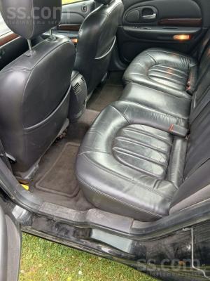 Black Chrysler 300M 2001 in Riga, with an engine capacity of 3.50 L and mileage of 245 thousand km for 1450 €, photo 8 on AUTOMOTO.COM.LV