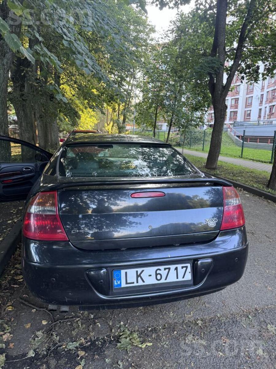 Melns Chrysler 300M 2003 Rīga, ar dzinēja tilpumu 3.50 L un nobraukumu 150 tūkst. km par 599 €, foto 3 vietnē AUTOMOTO.COM.LV