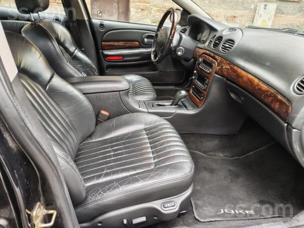 Black Chrysler 300M 2003 in Riga, with an engine capacity of 3.50 L and mileage of 0 thousand km for 2350 €, photo 8 on AUTOMOTO.COM.LV