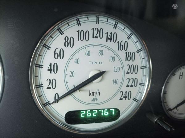 Grey Chrysler 300M 1999 in Siauliai, with an engine capacity of 2.70 L and mileage of 263 thousand km for 700 €, photo 9 on AUTOMOTO.COM.LV