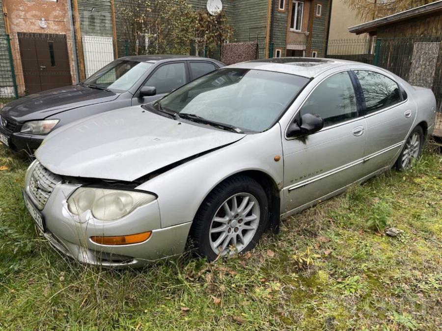 Chrysler 300M 2002 Rīga, ar dzinēja tilpumu 2.70 L un nobraukumu 223 tūkst. km par 750 €, foto 1 vietnē AUTOMOTO.COM.LV
