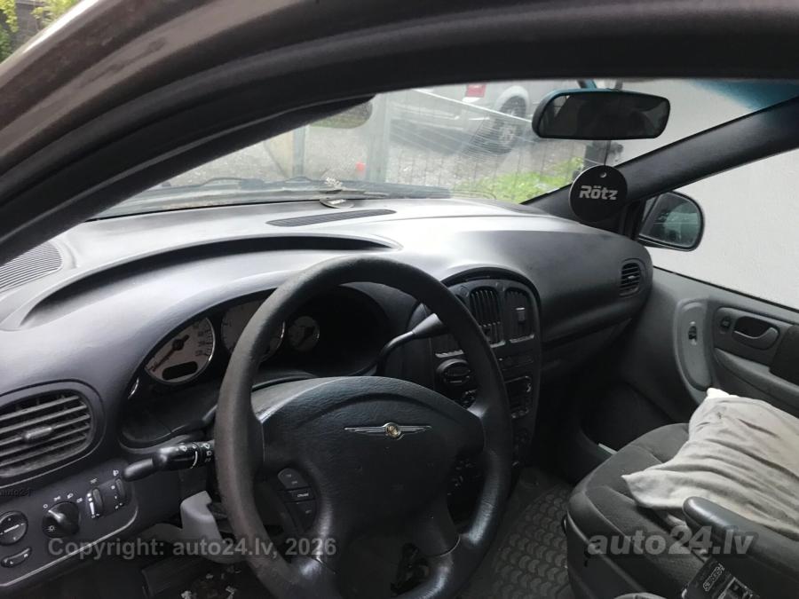 Smilšu krāsa Chrysler Grand Voyager 2005 Tallina, ar dzinēja tilpumu 2.80 L un nobraukumu 0 tūkst. km par 1250 €, foto 5 vietnē AUTOMOTO.COM.LV
