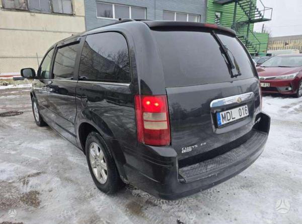 Melns Chrysler Grand Voyager 2010 Viļņa, ar dzinēja tilpumu 2.80 L un nobraukumu 299 tūkst. km par 3250 €, foto 6 vietnē AUTOMOTO.COM.LV