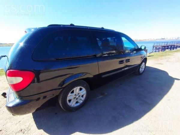 Melns Chrysler Grand Voyager 2006 Rīga, ar dzinēja tilpumu 3.30 L un nobraukumu 315 tūkst. km par 2500 €, foto 4 vietnē AUTOMOTO.COM.LV