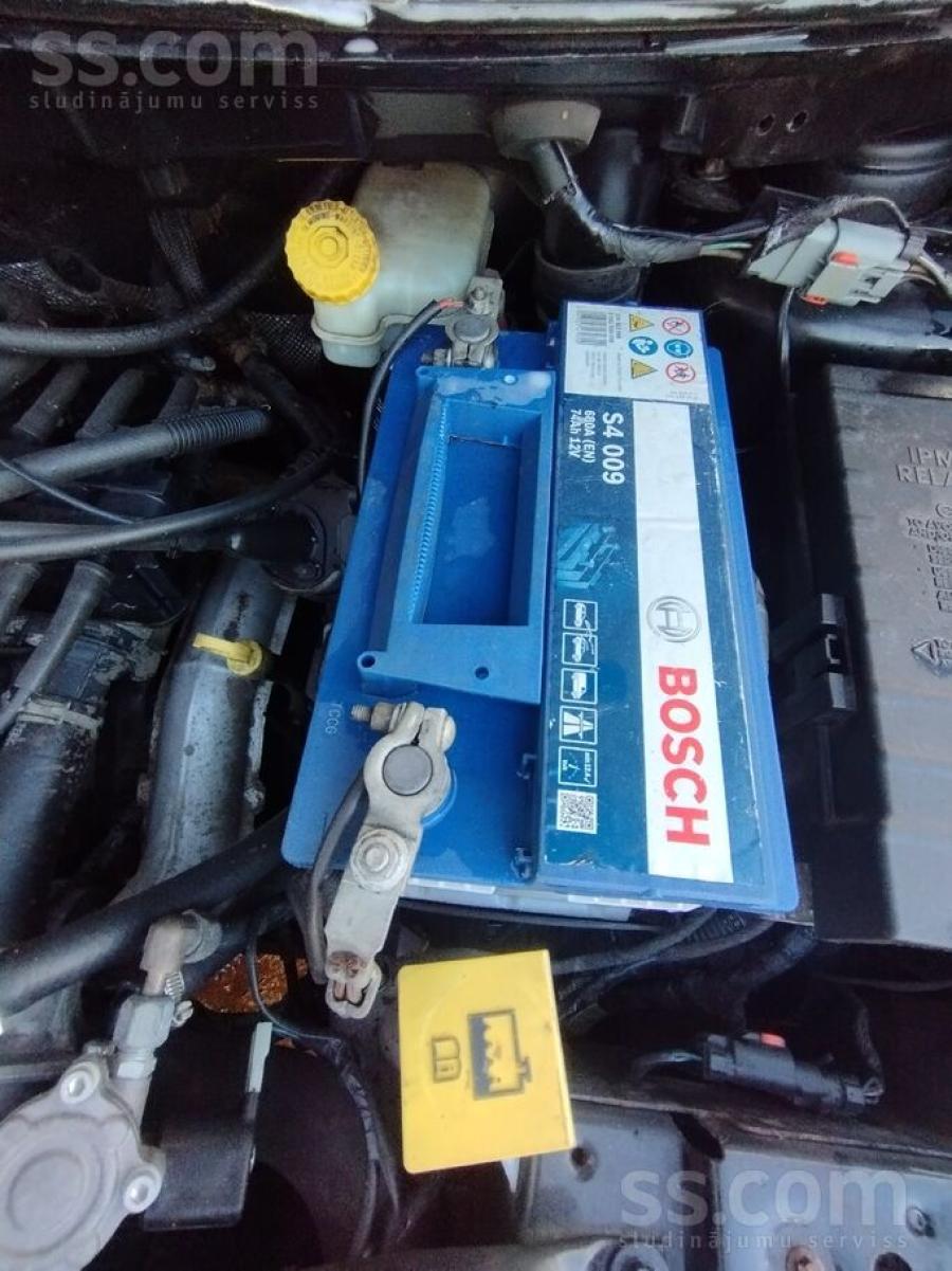 Melns Chrysler Grand Voyager 2006 Rīga, ar dzinēja tilpumu 3.30 L un nobraukumu 315 tūkst. km par 2500 €, foto 10 vietnē AUTOMOTO.COM.LV
