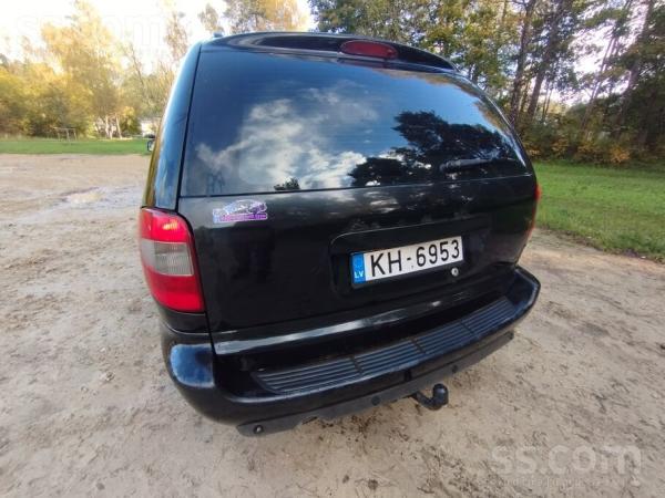 Chrysler Grand Voyager 2006 in Riga on AUTOMOTO.COM.LV Black Chrysler Grand Voyager 2006 in Riga, with an engine capacity of 3.30 L and mileage of 315 thousand km for 2200 €, photo 3 on AUTOMOTO.COM.LV