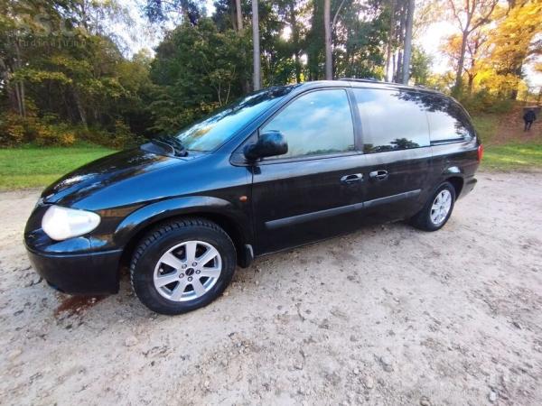 Chrysler Grand Voyager 2006 in Riga on AUTOMOTO.COM.LV Black Chrysler Grand Voyager 2006 in Riga, with an engine capacity of 3.30 L and mileage of 315 thousand km for 2200 €, photo 5 on AUTOMOTO.COM.LV